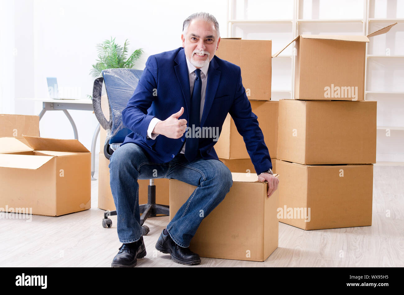 Aged businessman moving to new workplace Stock Photo - Alamy