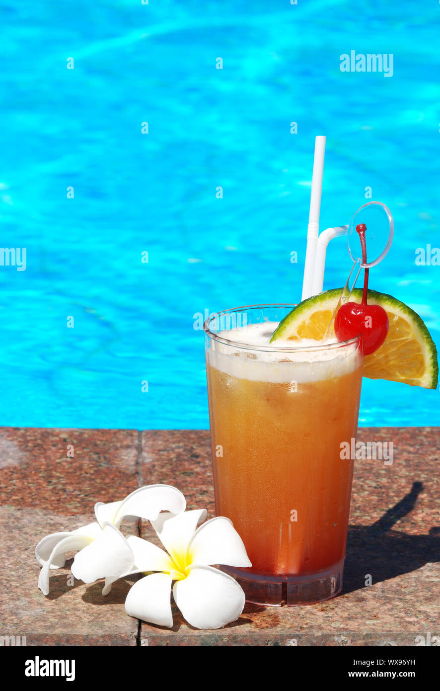 Cocktail near the swimming pool Stock Photo - Alamy
