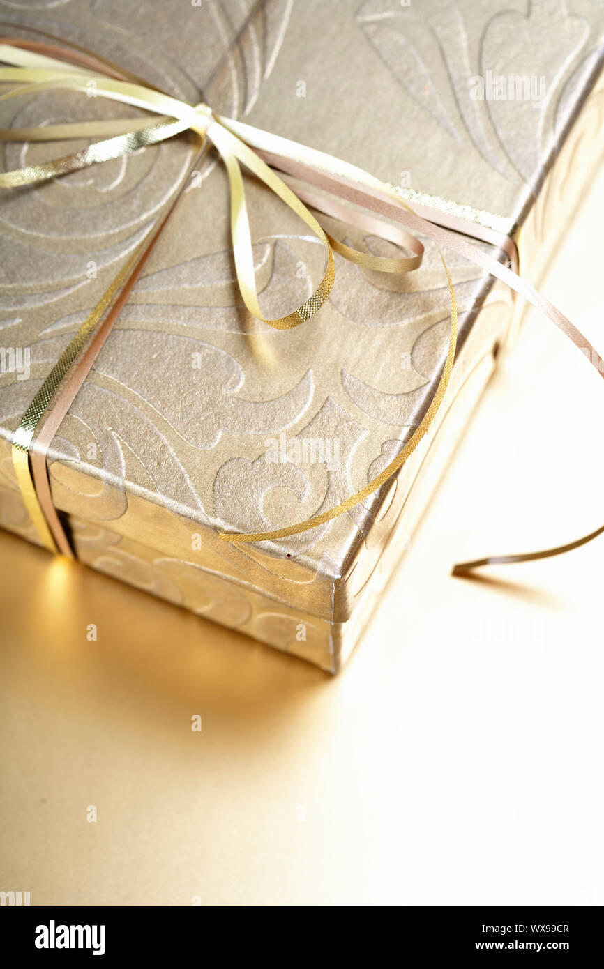 Golden gift box with golden ribbon Stock Photo - Alamy