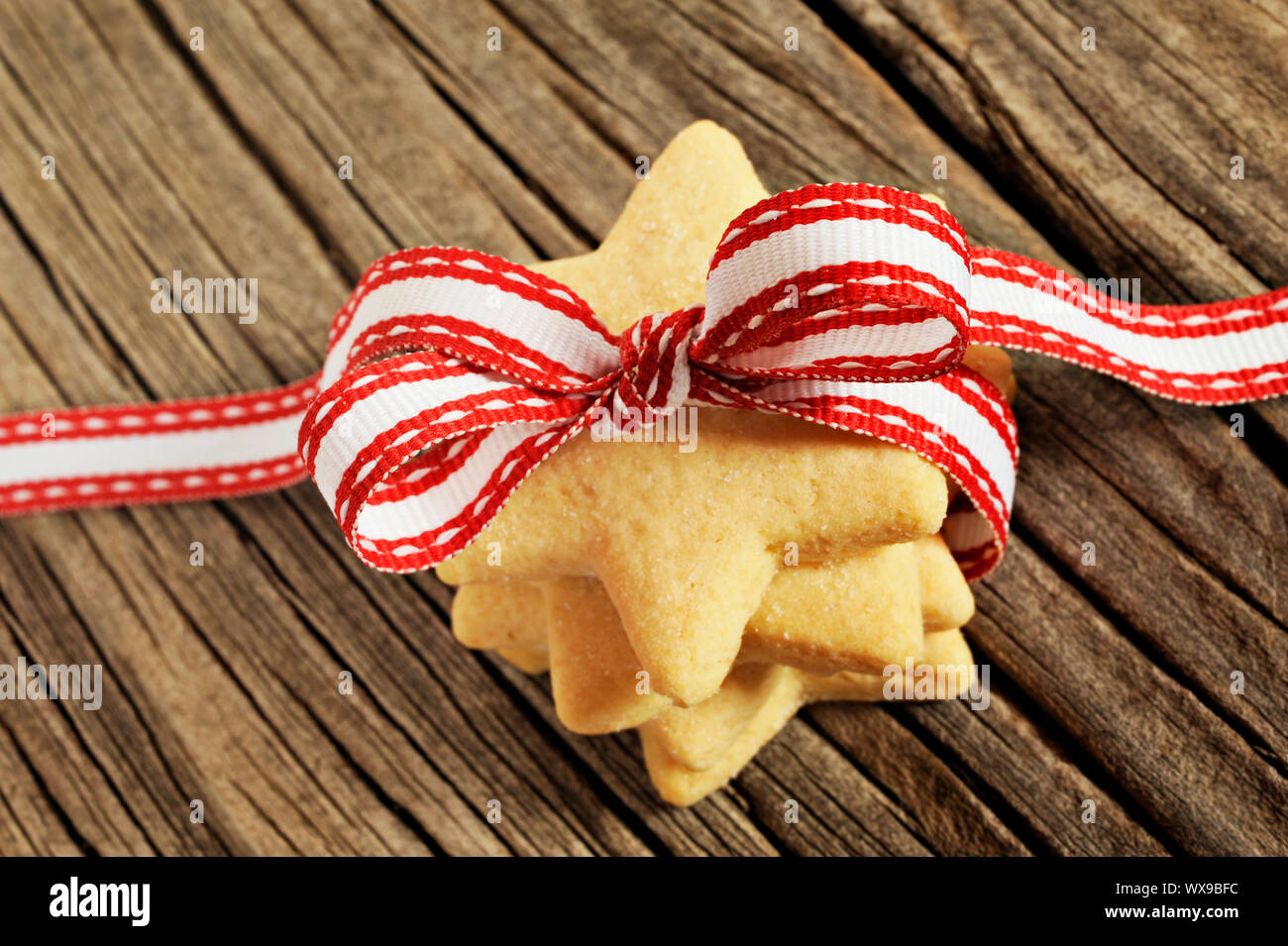 Star shaped cookies with red ribbon Stock Photo - Alamy