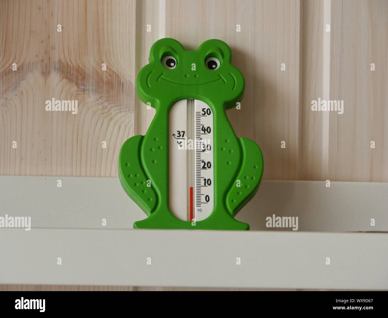 Frog thermometer hi-res stock photography and images - Alamy