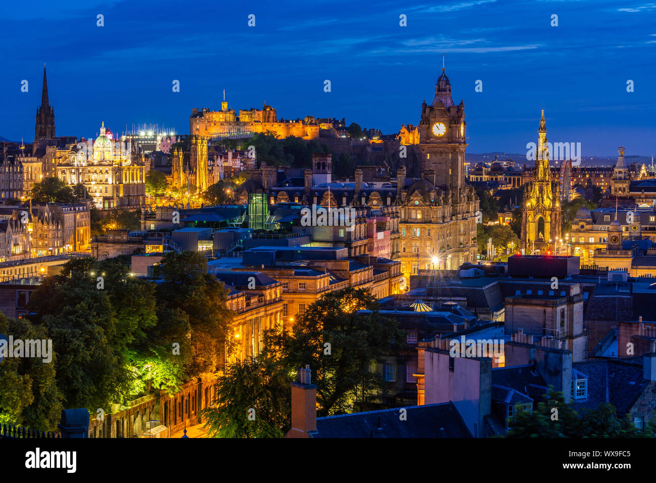 Edinburgh castle sunset aerial hi-res stock photography and images - Alamy