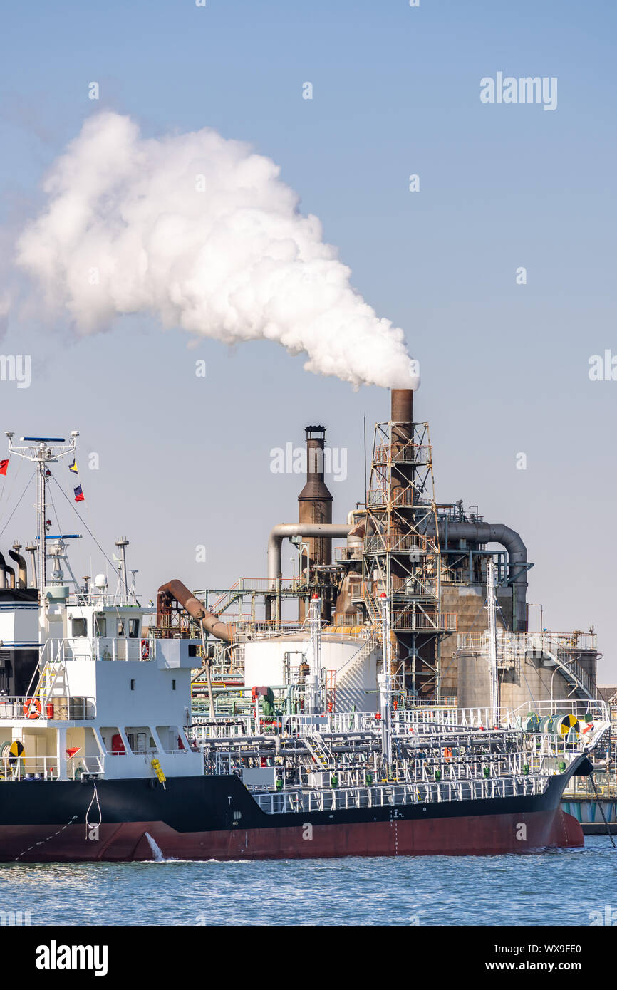 Petrol factory hi-res stock photography and images - Alamy