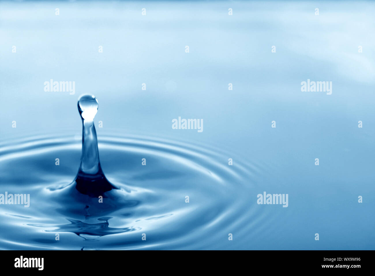 water wet speed splash macro close up Stock Photo - Alamy