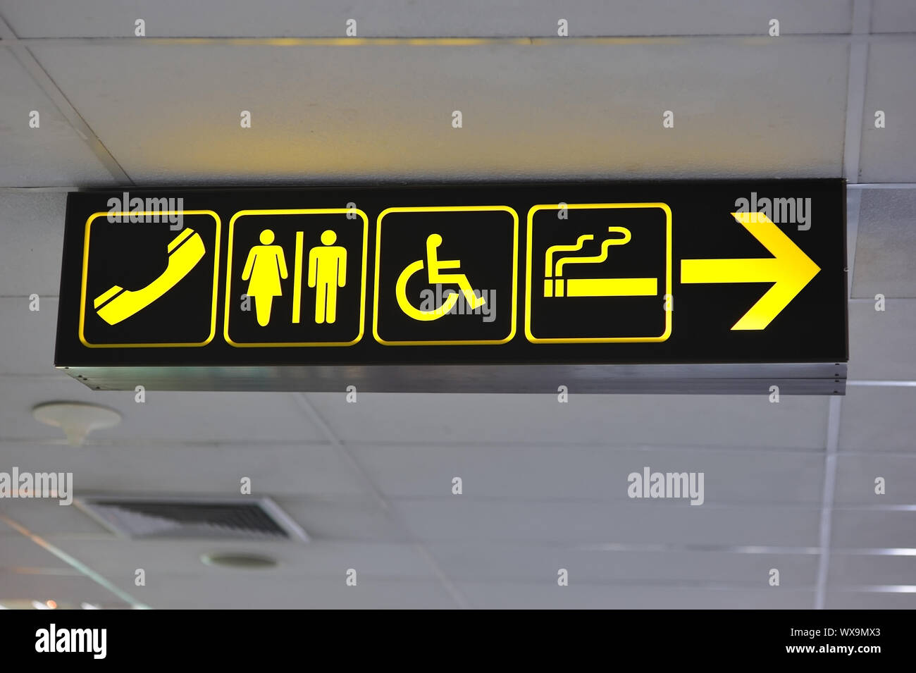 Airport toilet signs hi-res stock photography and images - Alamy