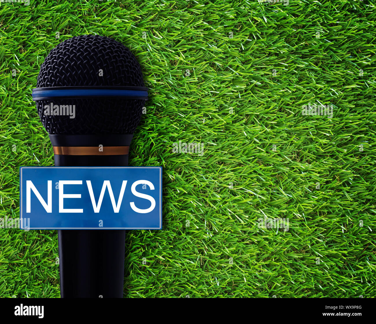 News concept breaking news microphone hi-res stock photography and ...