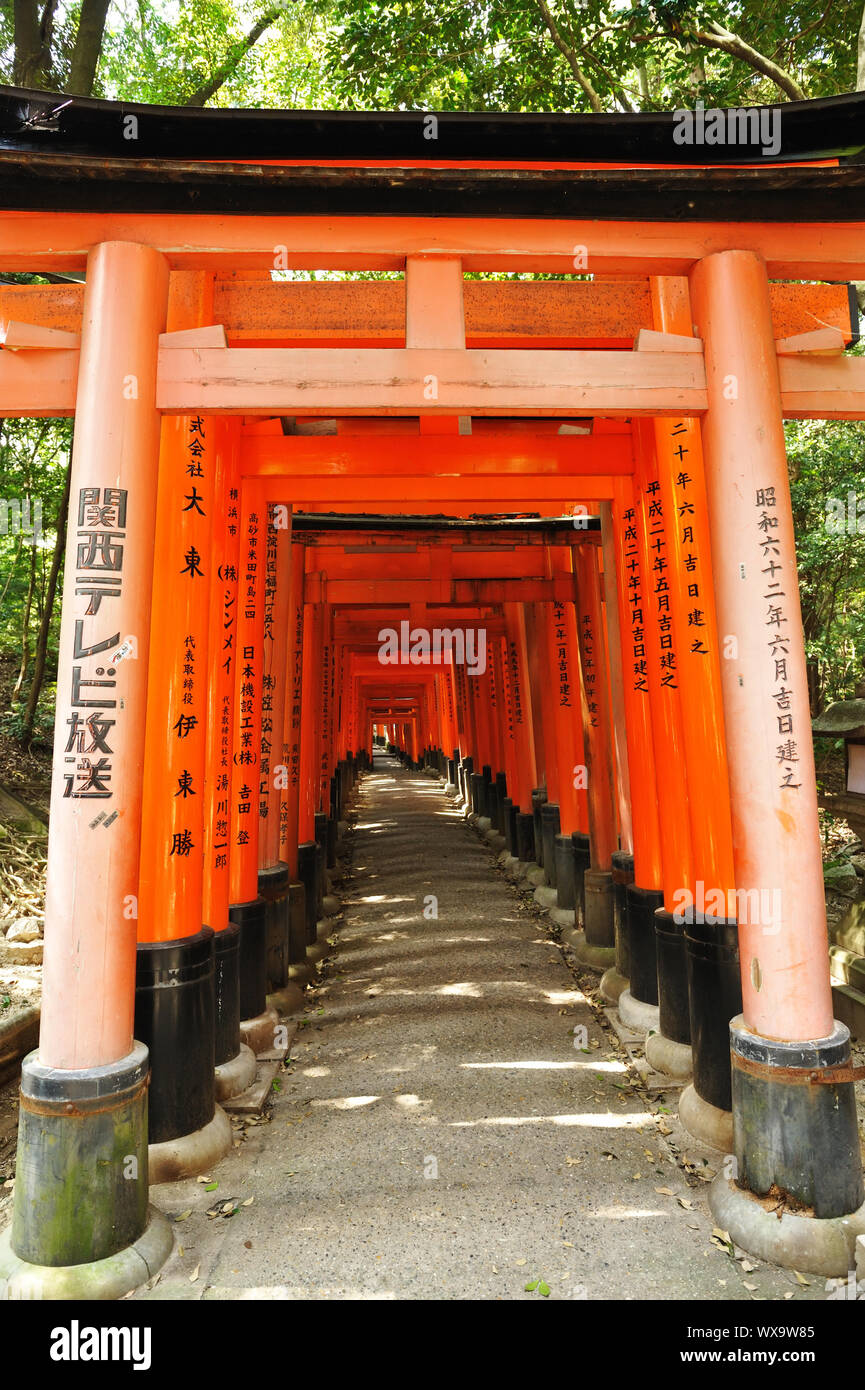 Wooden Torii Gates at Fushimi Inari Shrine, Kyoto, Japan Stock Photo ...