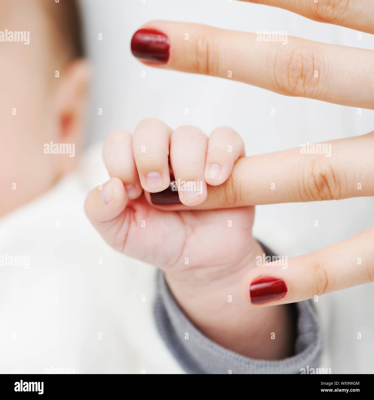Newborn baby holding mother's finger Stock Photo - Alamy