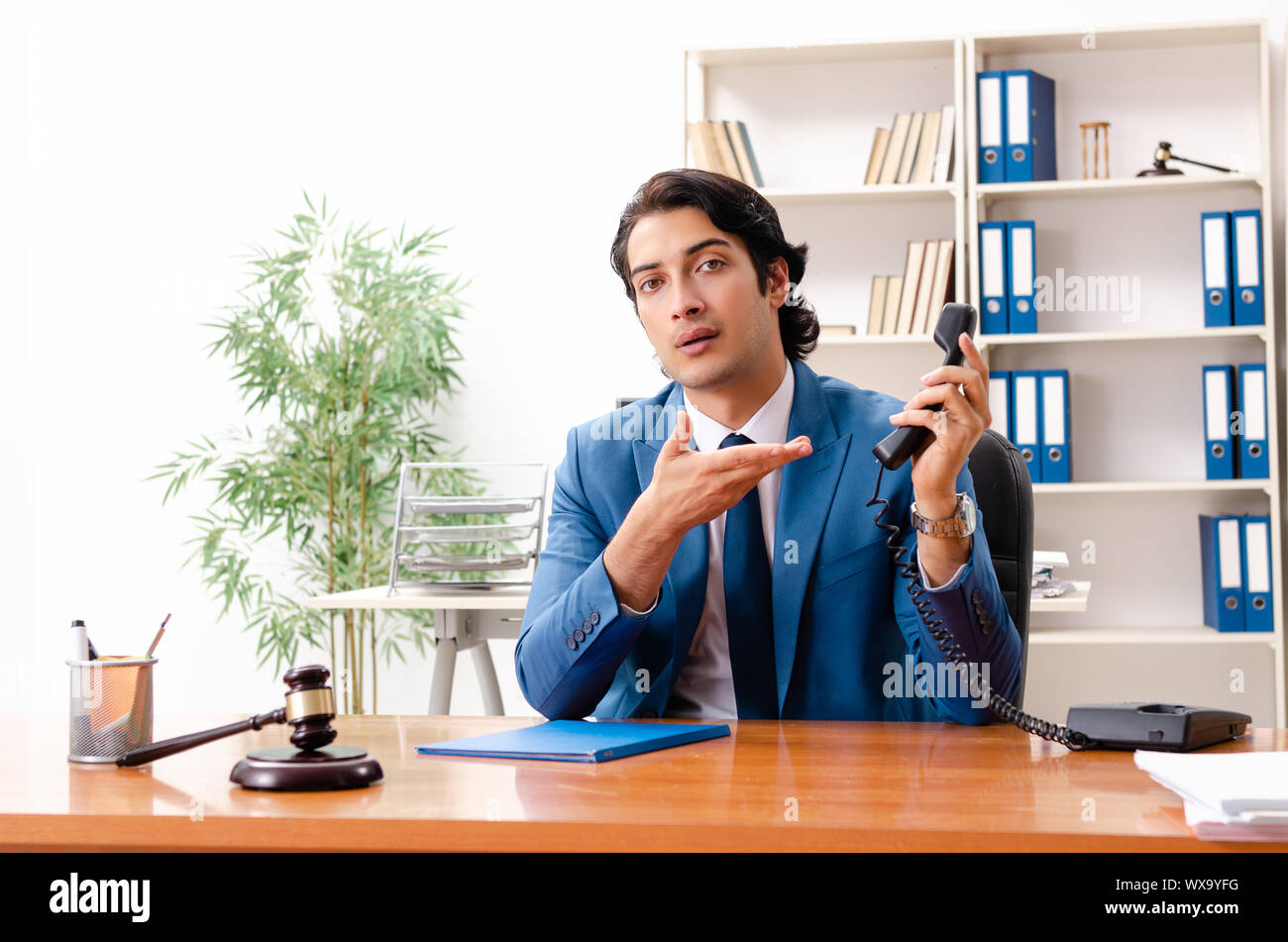 Lawyer courtroom speaking hi-res stock photography and images - Alamy