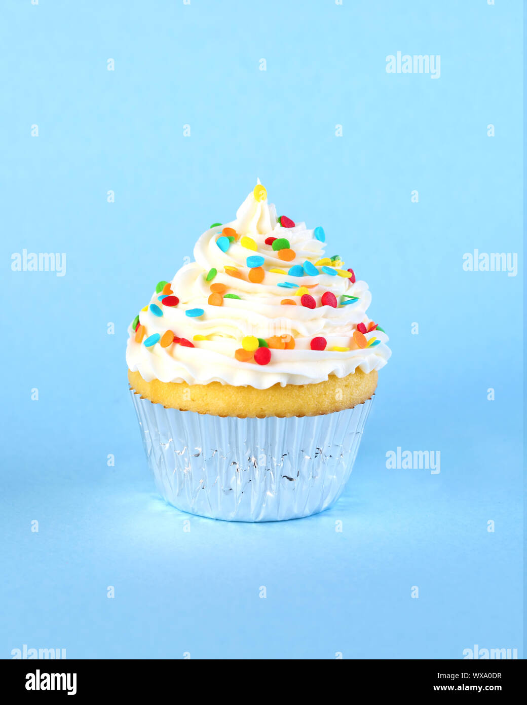 Single iced cupcake with colorful sprinkles Stock Photo - Alamy