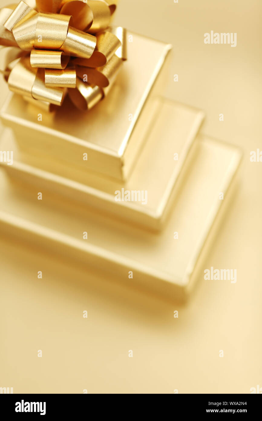 golden christmas gifts on gold background Stock Photo - Alamy