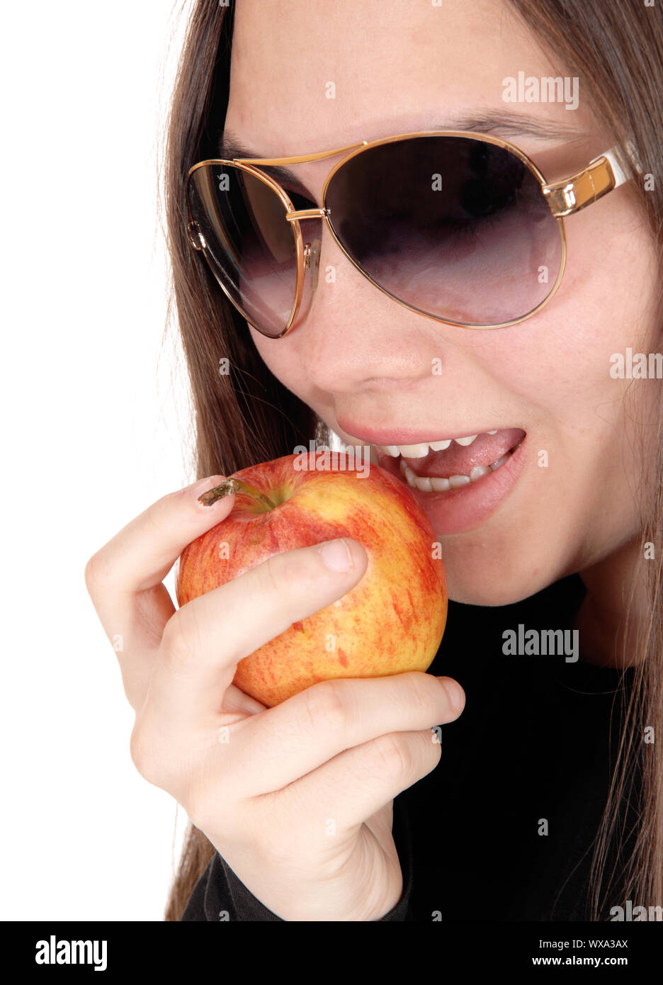 Close up of girl eating a red apple with sunglasses Stock Photo - Alamy