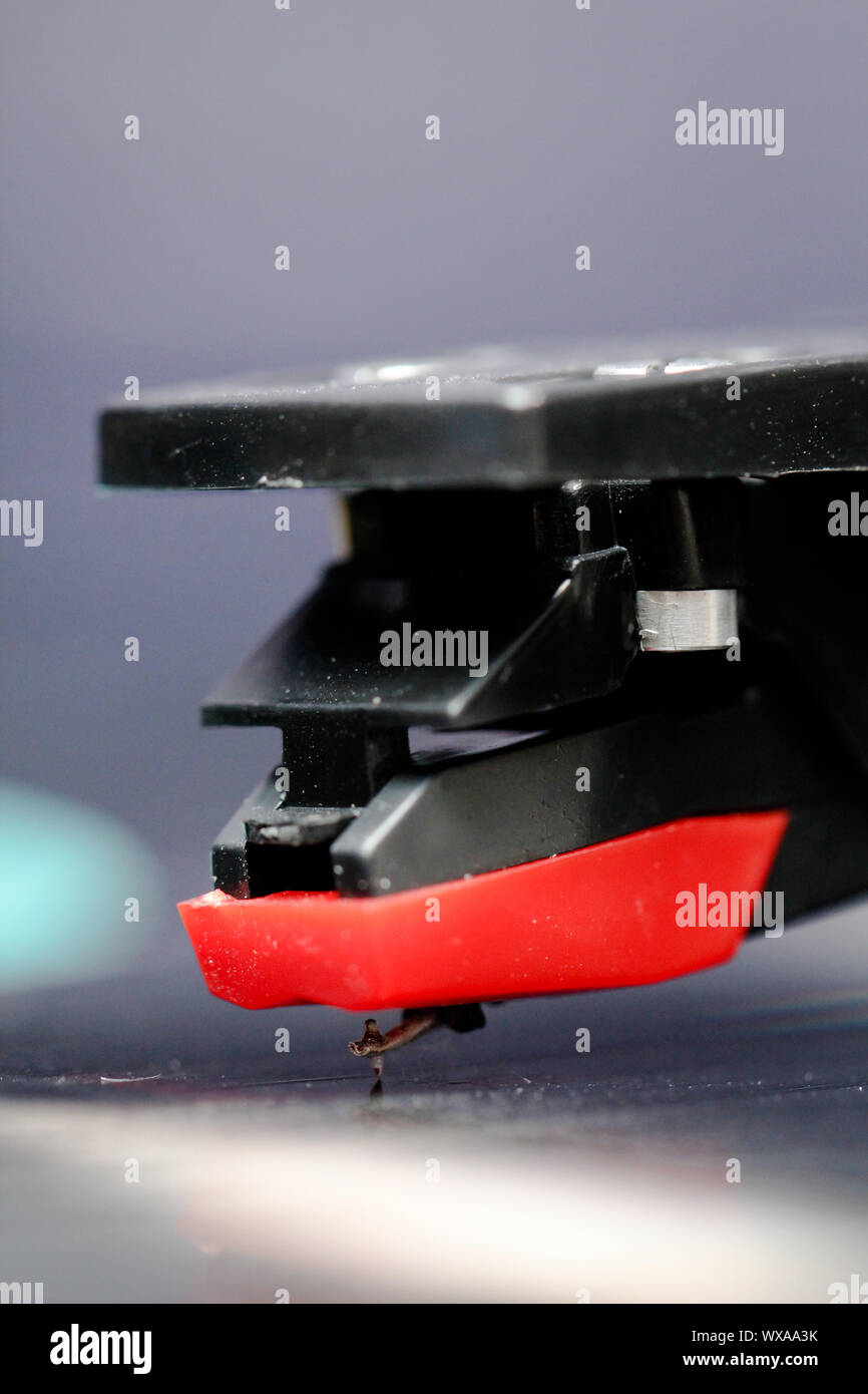 Vinyl record player 1980's hi-res stock photography and images - Alamy