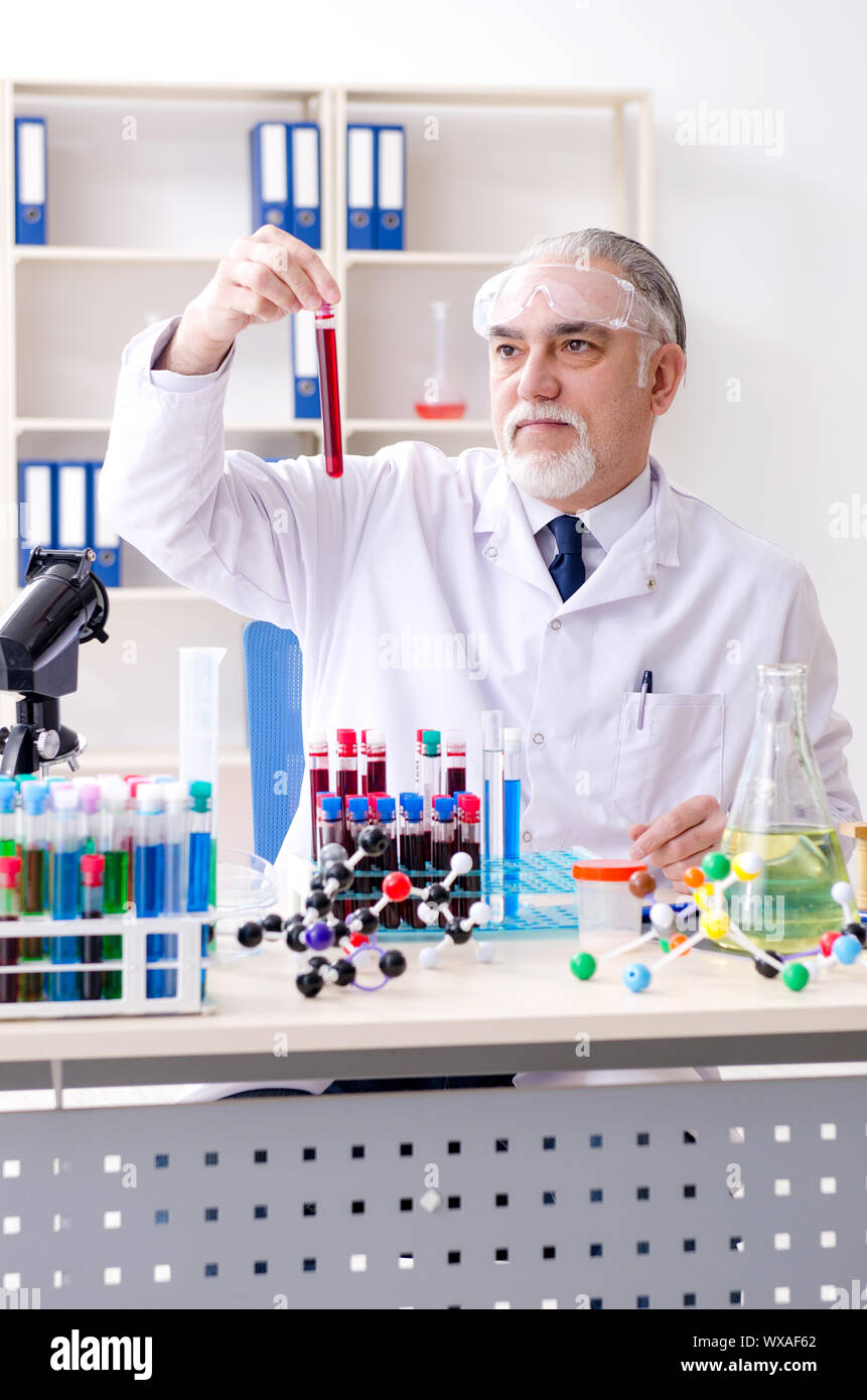 Old male chemist working in the lab Stock Photo - Alamy