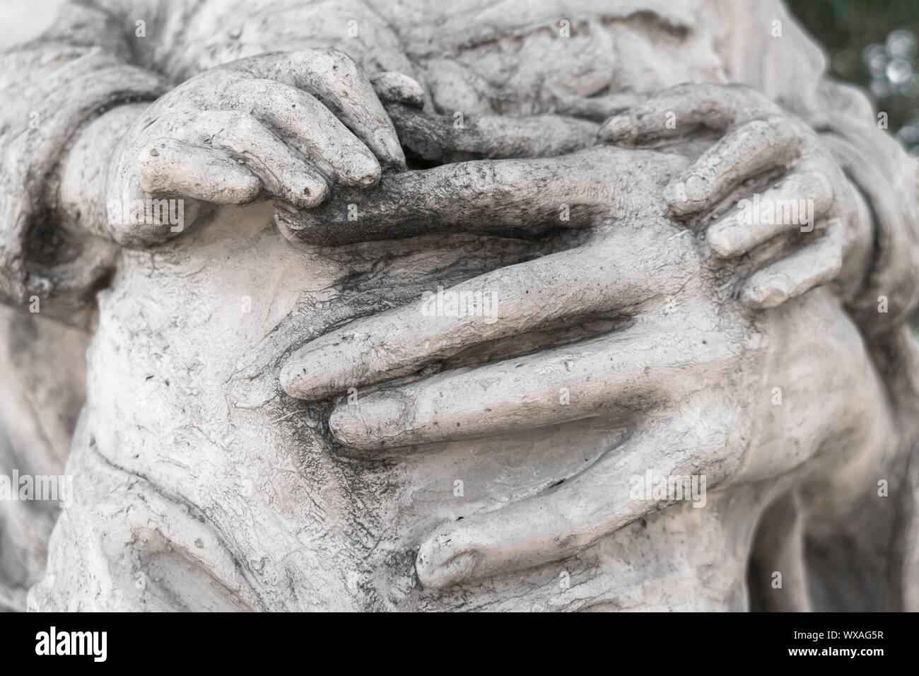 Woman statue hug hi-res stock photography and images - Alamy