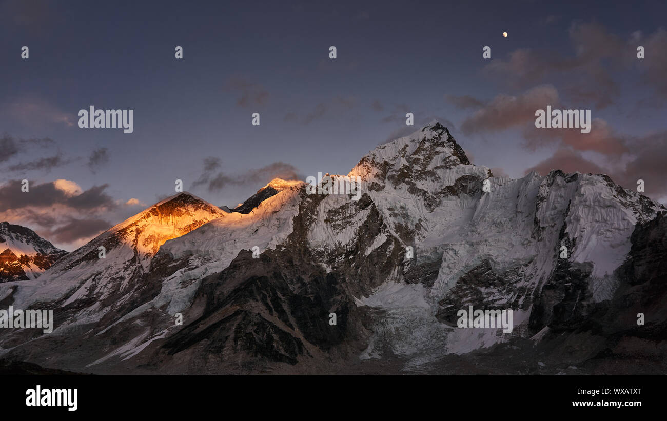 Climbing mount everest highest mountain hi-res stock photography and ...