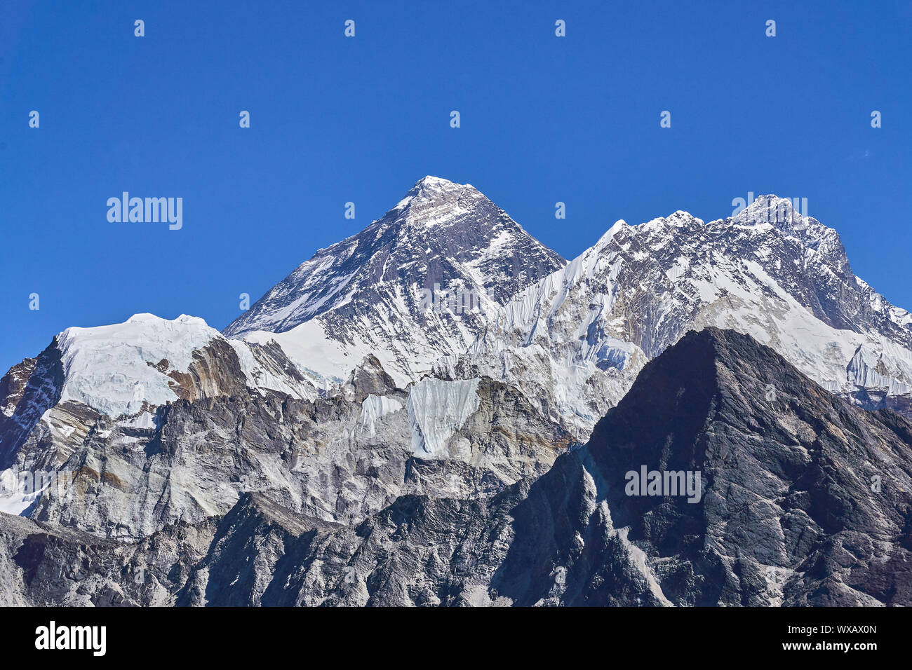 The summit of mount everest hi-res stock photography and images - Alamy