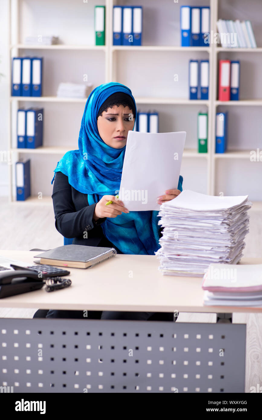 Female employee in hijab working in the office Stock Photo - Alamy