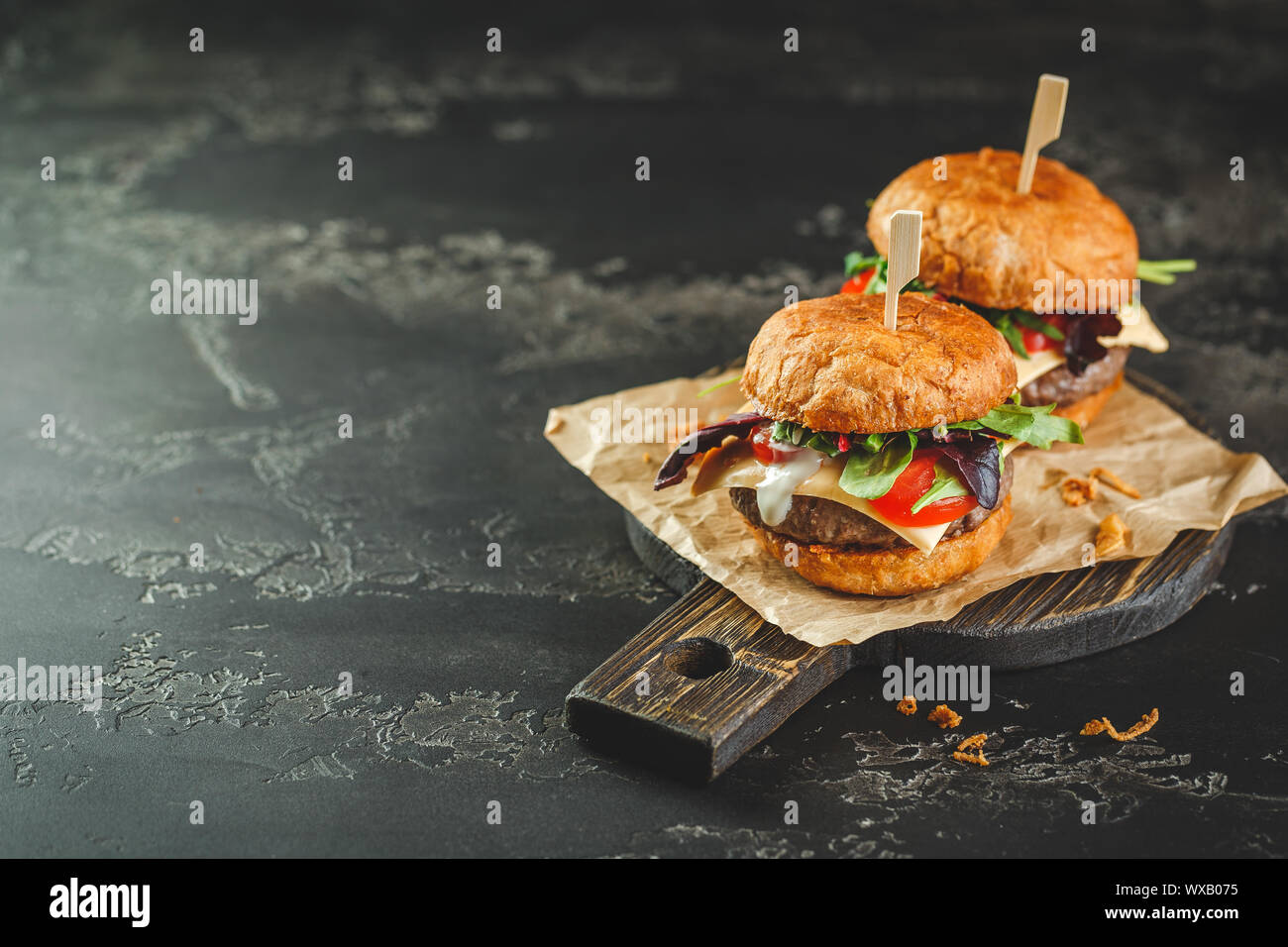 Eating bbq burger hi-res stock photography and images - Alamy