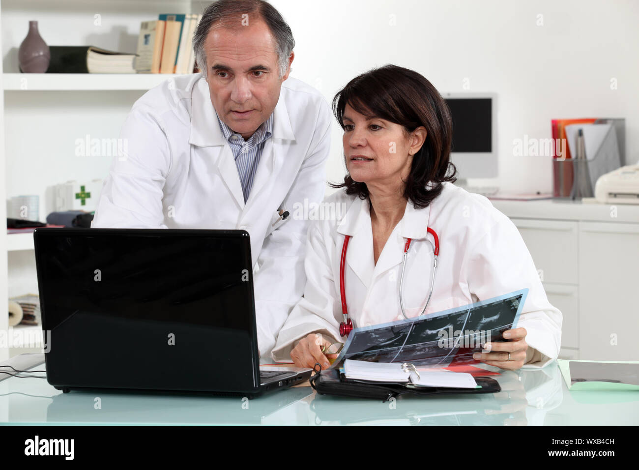 male and female doctors with laptop Stock Photo - Alamy