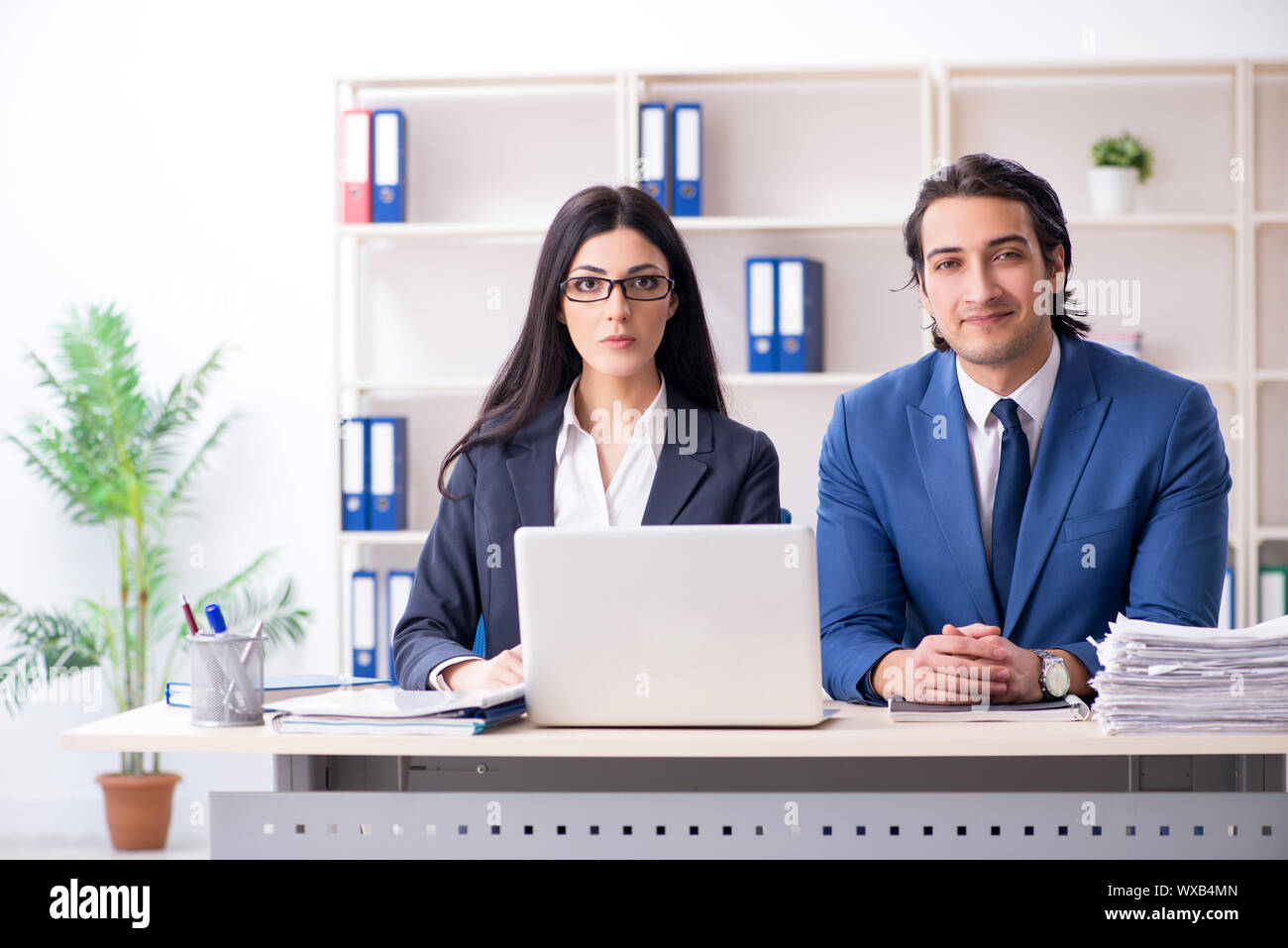 Two employees working in the office Stock Photo - Alamy