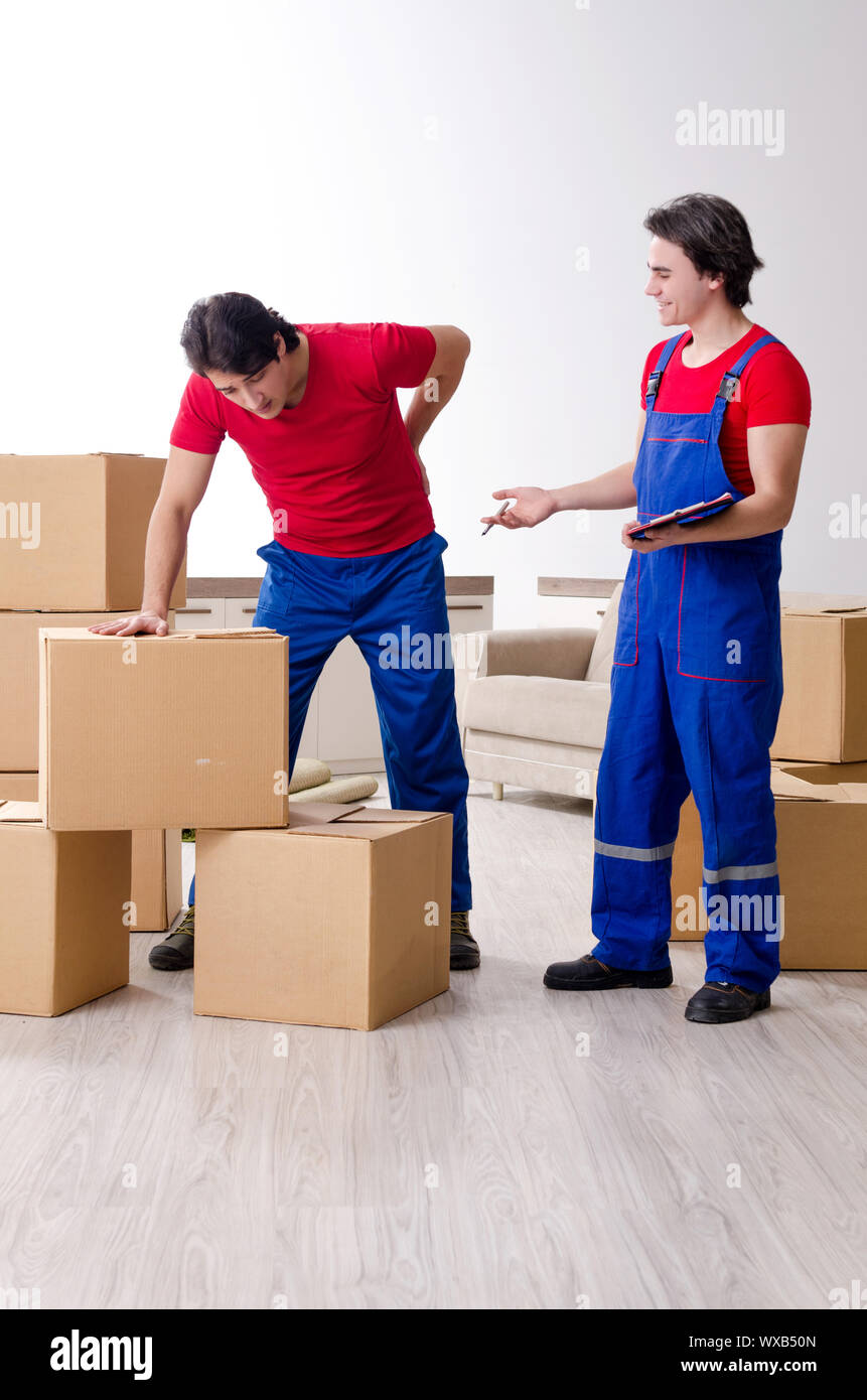 Warehouse employees carrying boxes hi-res stock photography and images ...