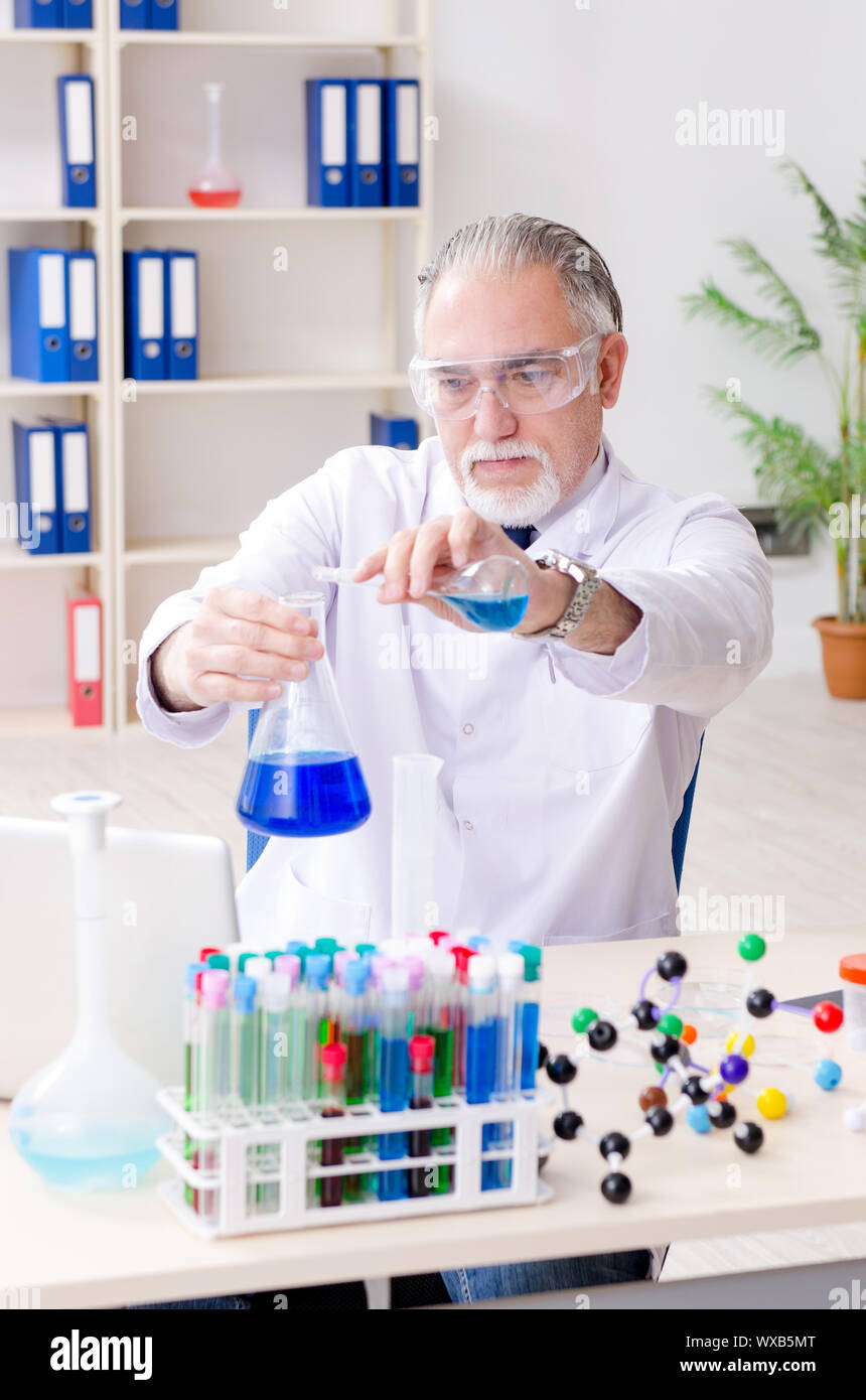 Old male chemist working in the lab Stock Photo - Alamy