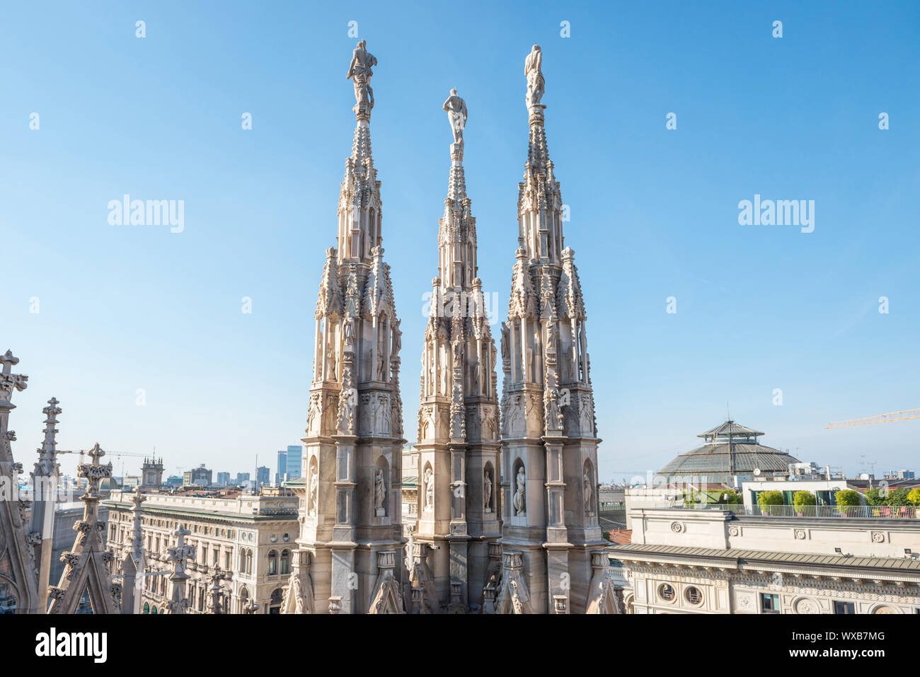 Statues architecture hi-res stock photography and images - Alamy