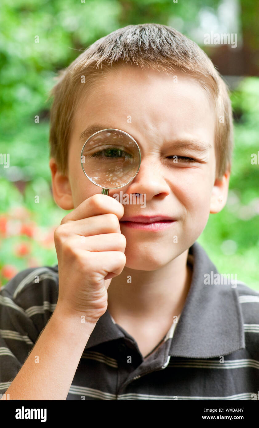 Young boy looking through hand magnifier, shallow DOF Stock Photo - Alamy