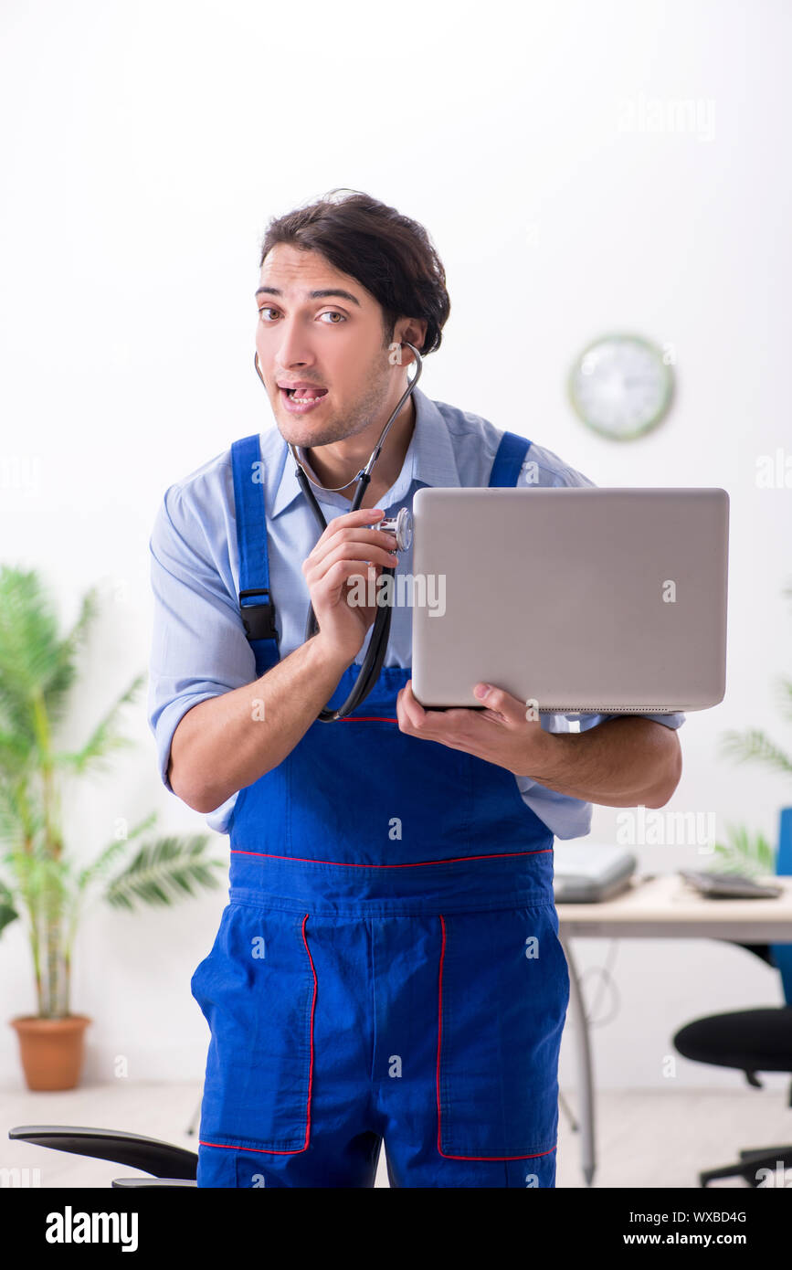 Male it specialist working in the office Stock Photo - Alamy