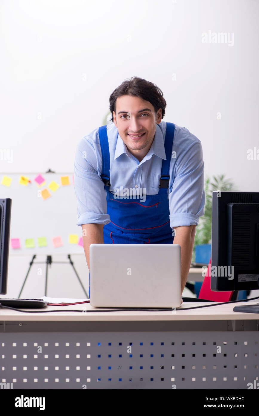 Male it specialist working in the office Stock Photo - Alamy