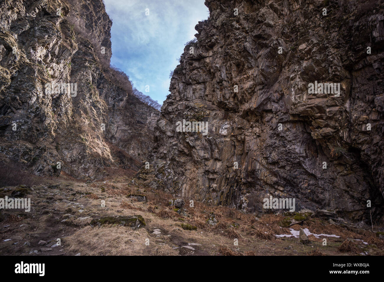 Darial gorge hi-res stock photography and images - Alamy