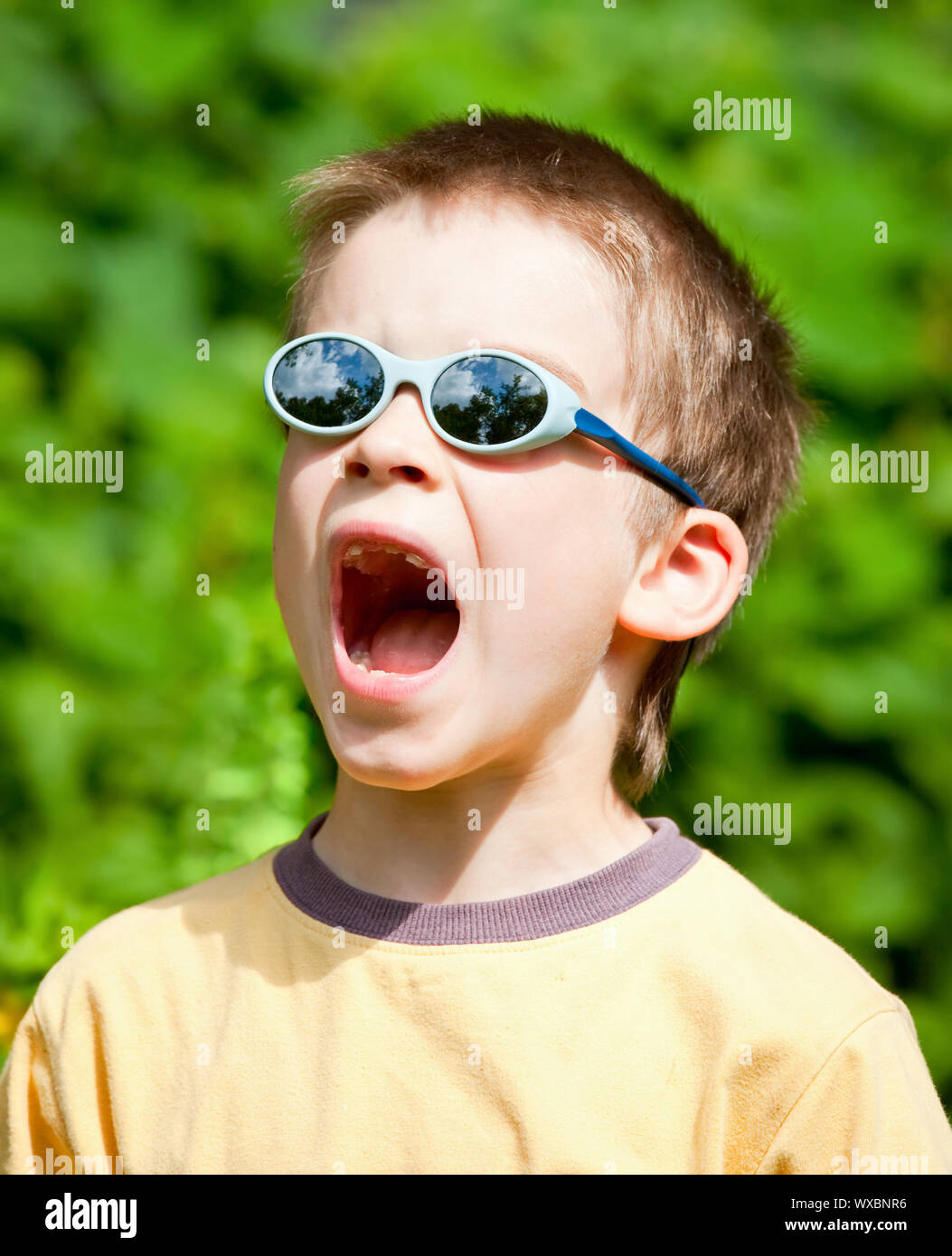 Loud mouthed hi-res stock photography and images - Alamy