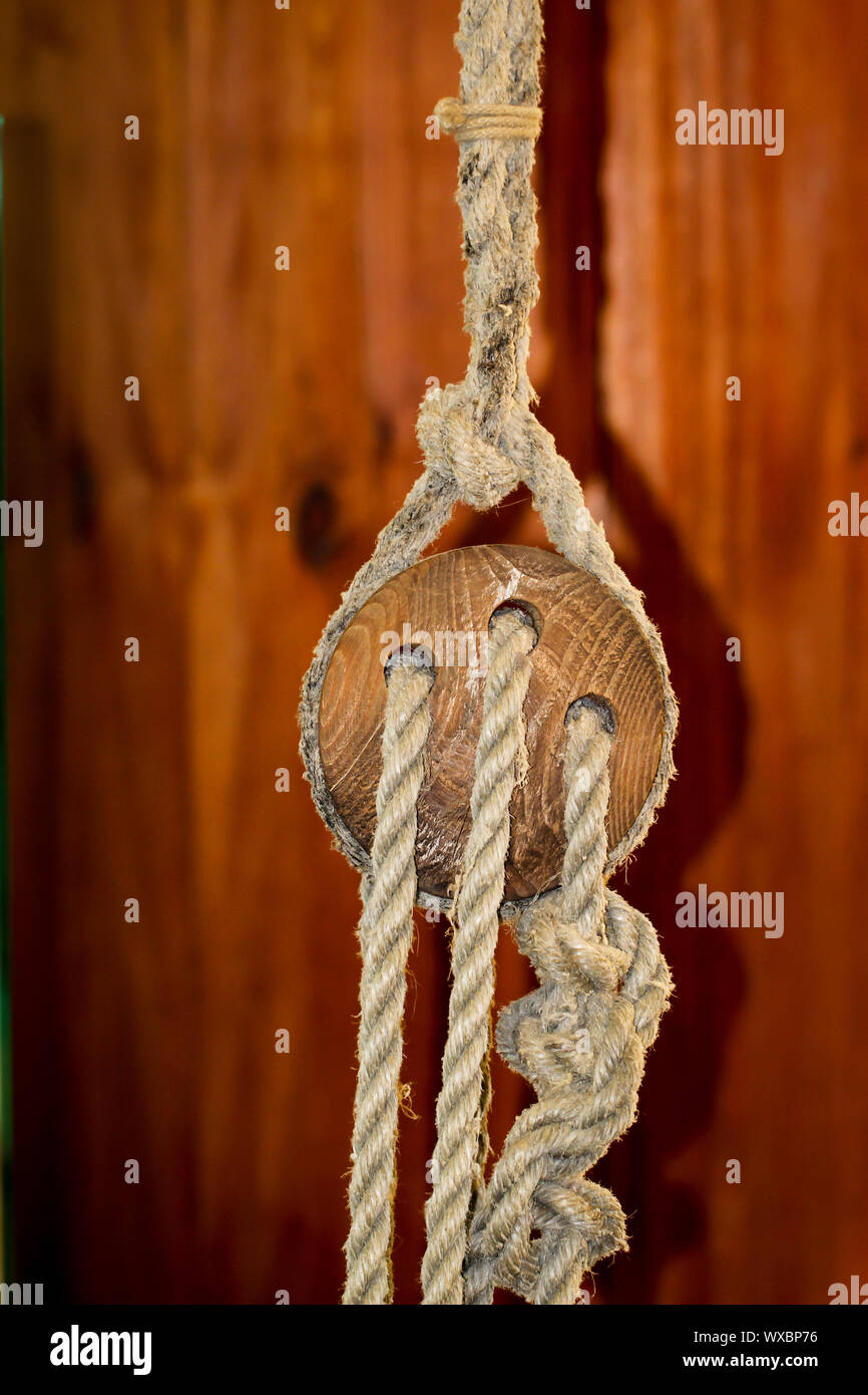 Tug circle hi-res stock photography and images - Alamy