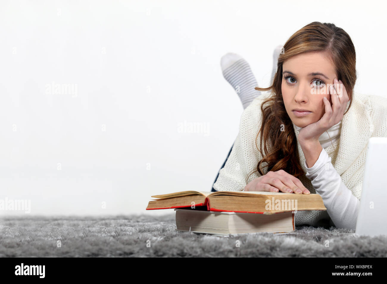 students reading at home Stock Photo - Alamy