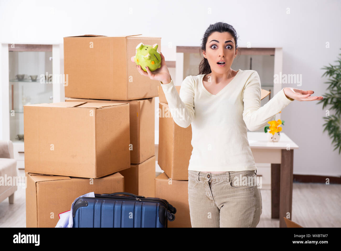 Young woman moving to new flat Stock Photo - Alamy