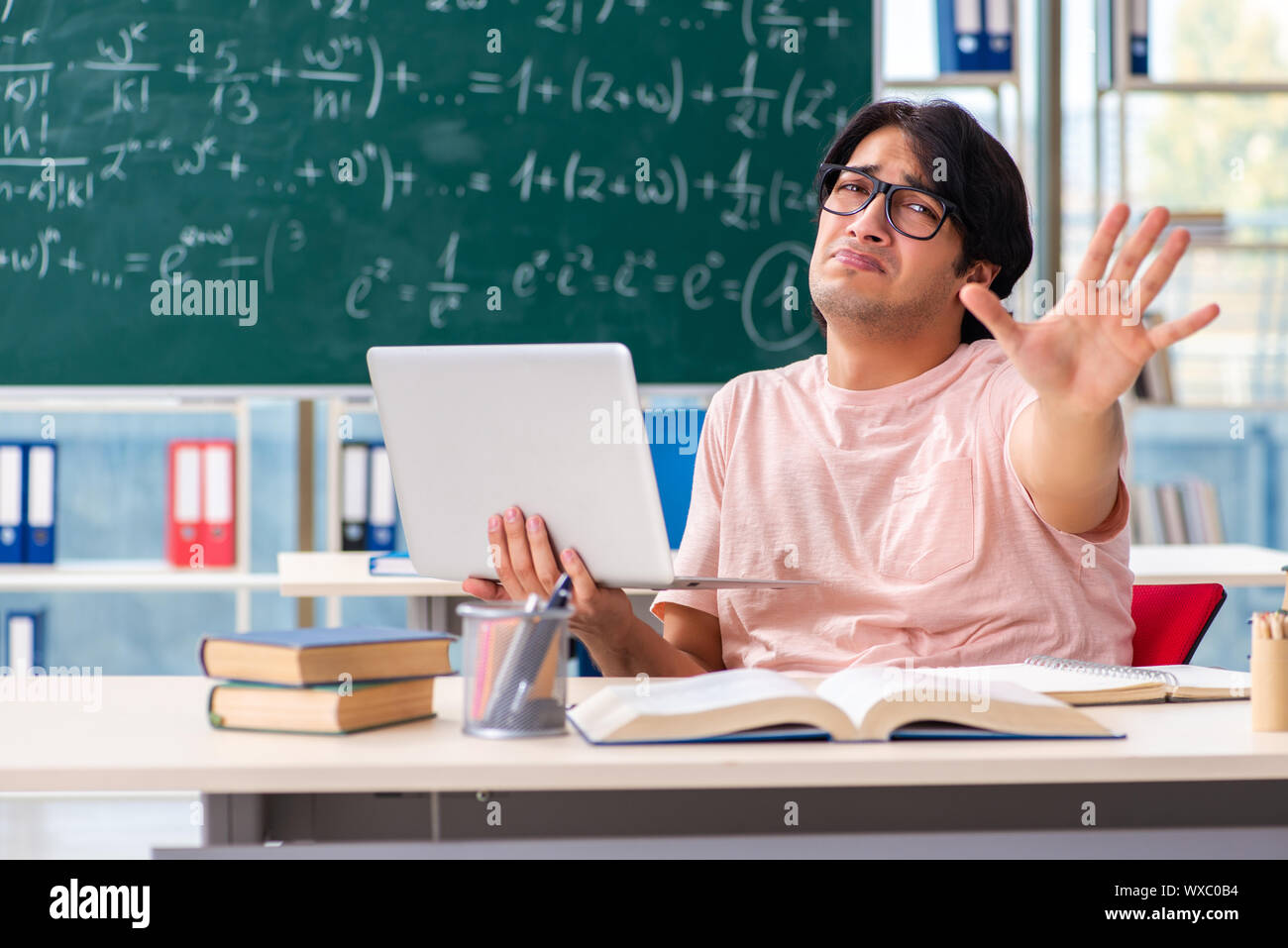 Asking for help classroom hi-res stock photography and images - Alamy