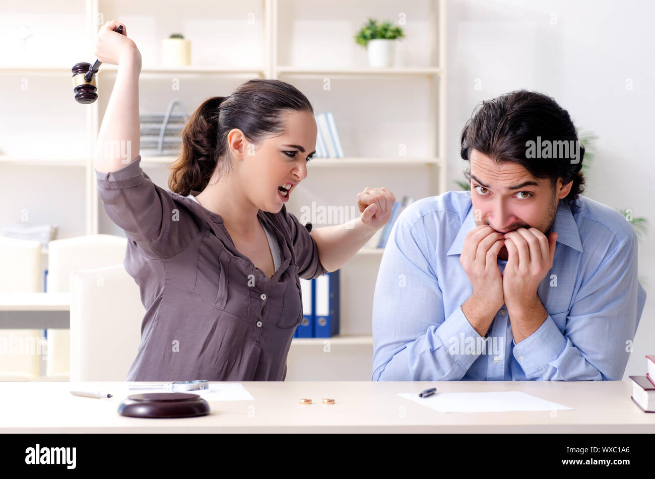 Divorce couple funny hi-res stock photography and images - Alamy