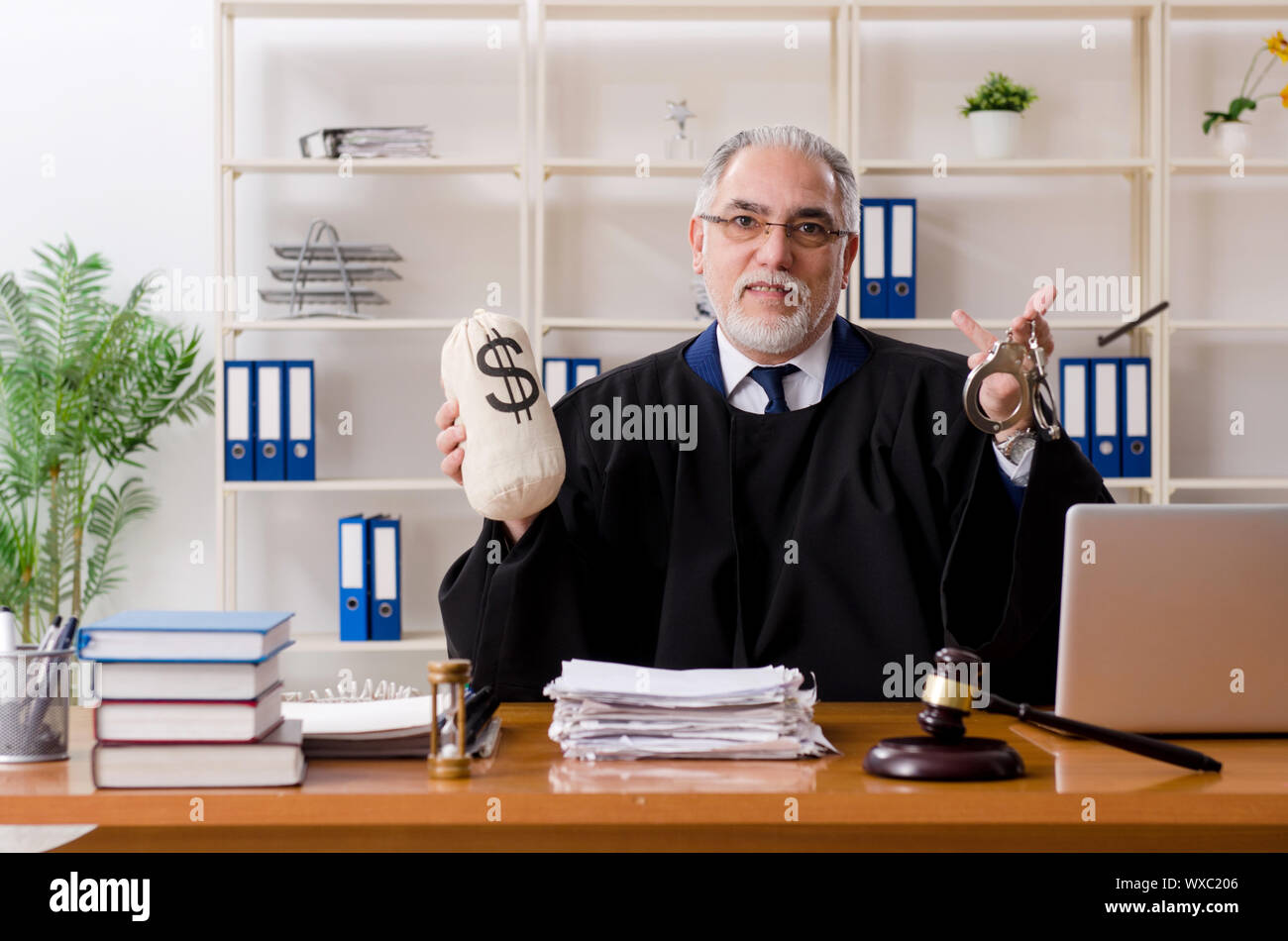 Aged lawyer working in the courthouse Stock Photo - Alamy