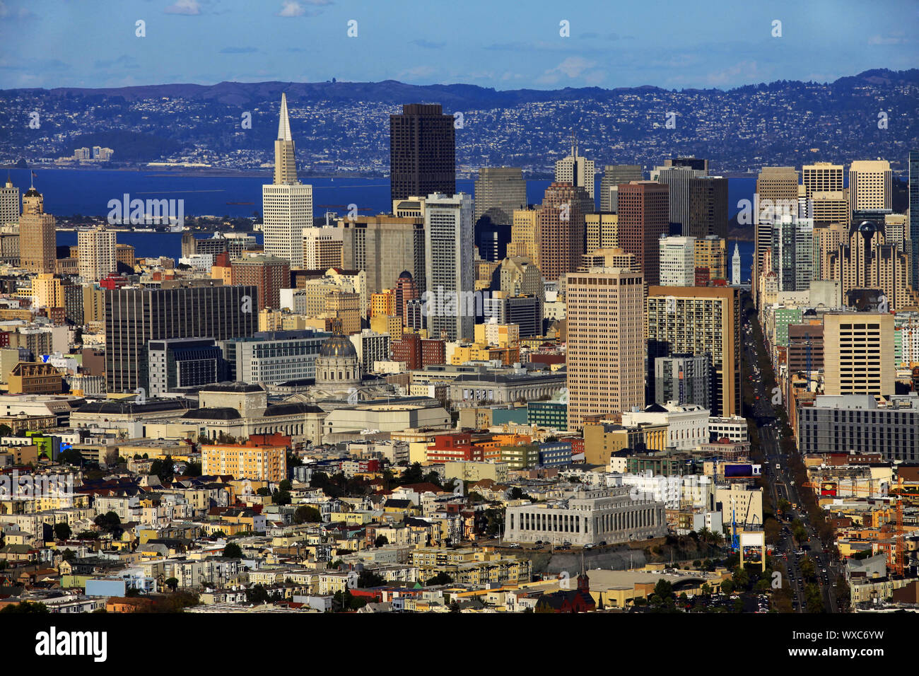 Day cityscape hi-res stock photography and images - Alamy
