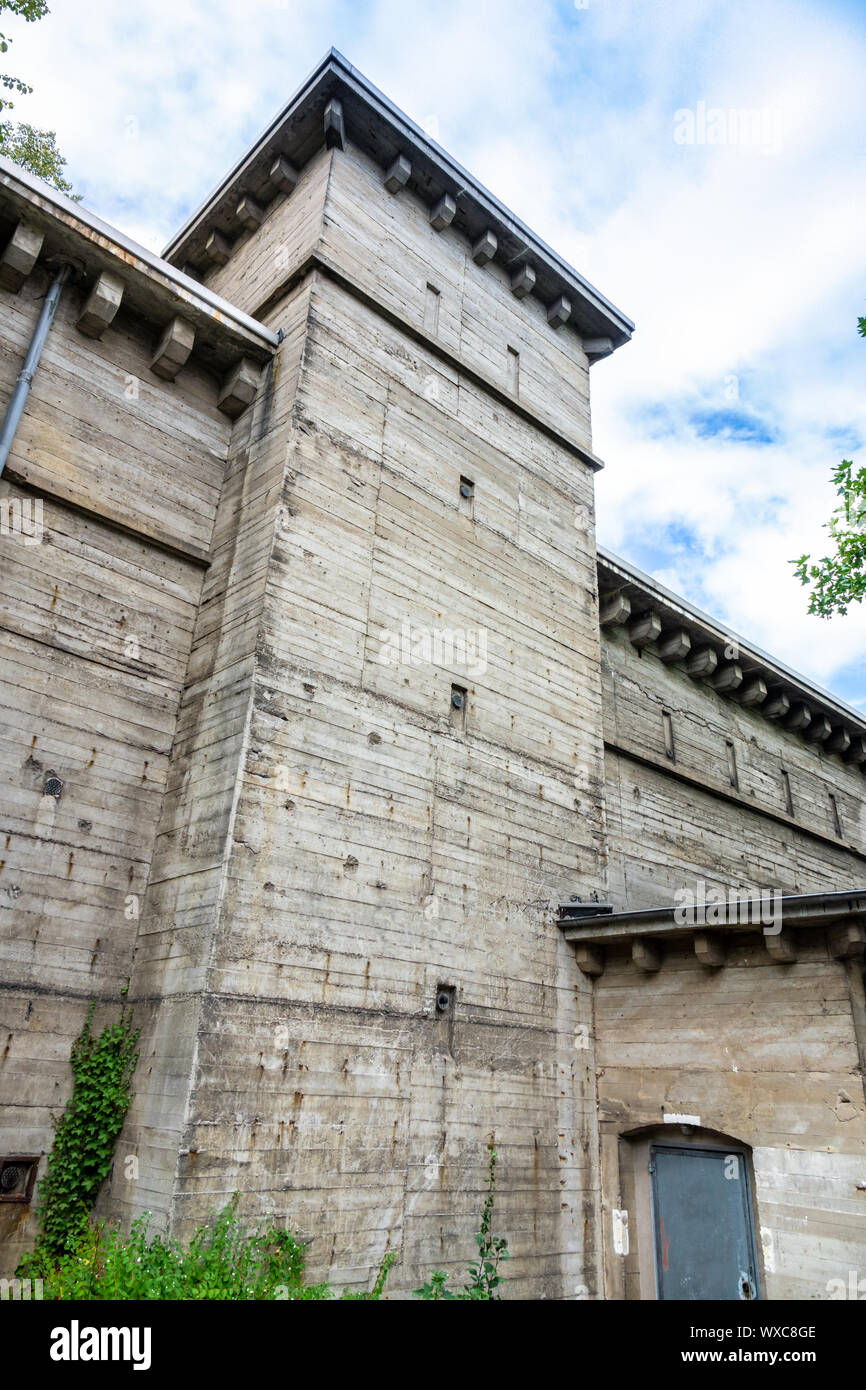 Old concrete building hi-res stock photography and images - Alamy