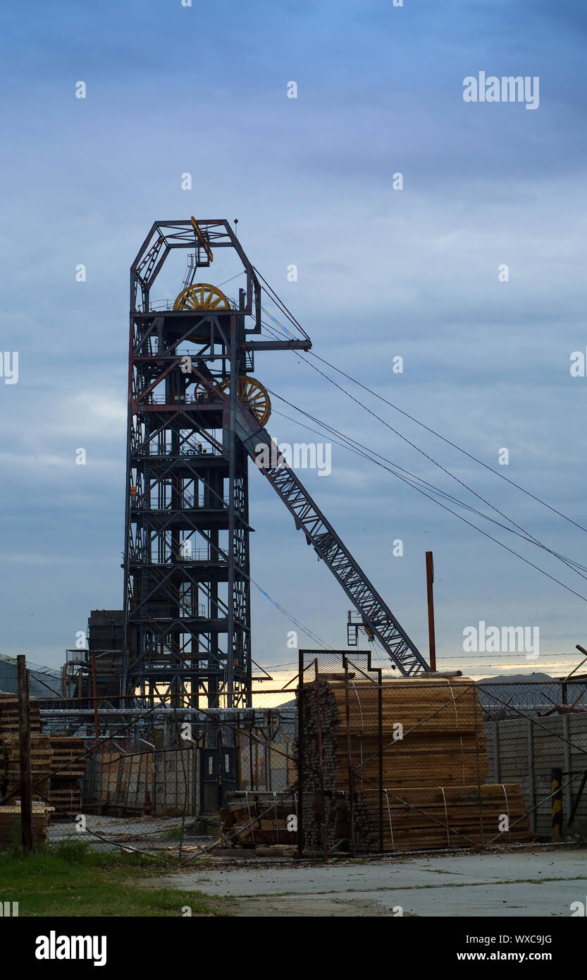 Gold mine hoist hi-res stock photography and images - Alamy