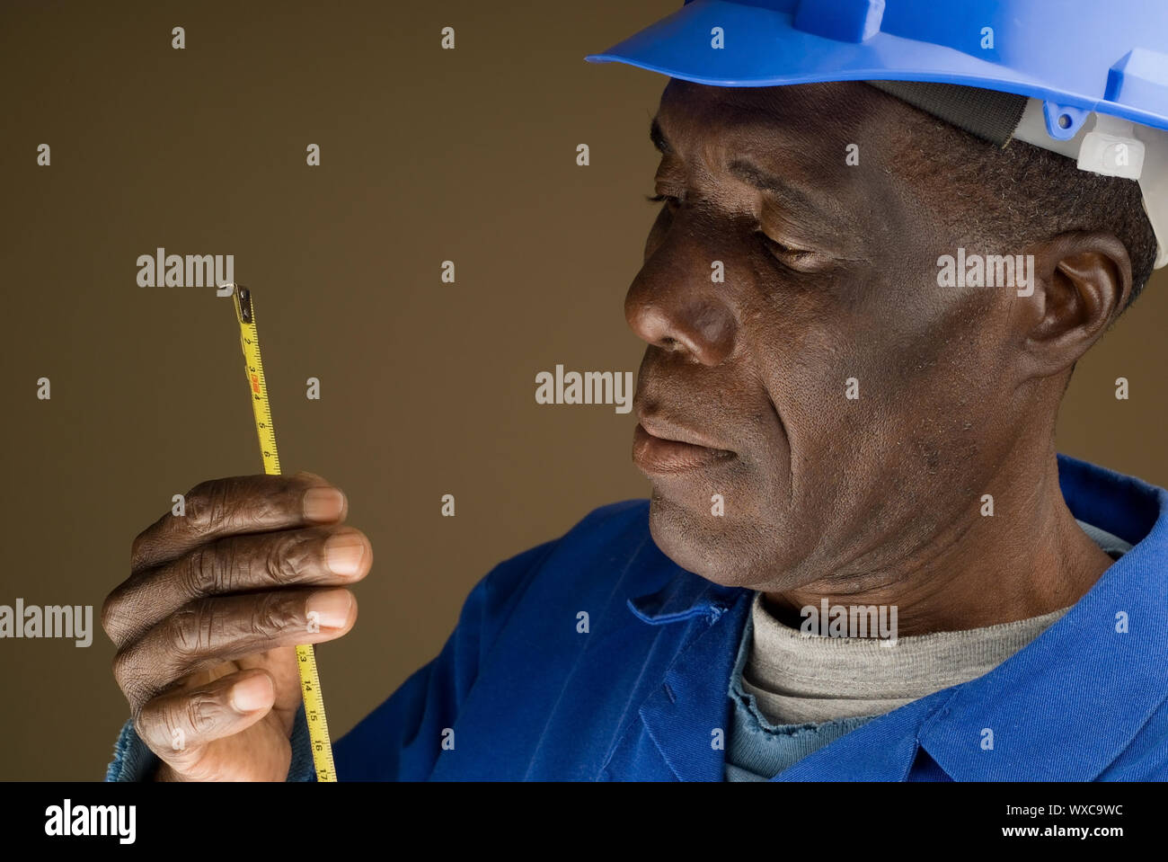 Worker blue tape measure ruler hi-res stock photography and images - Alamy