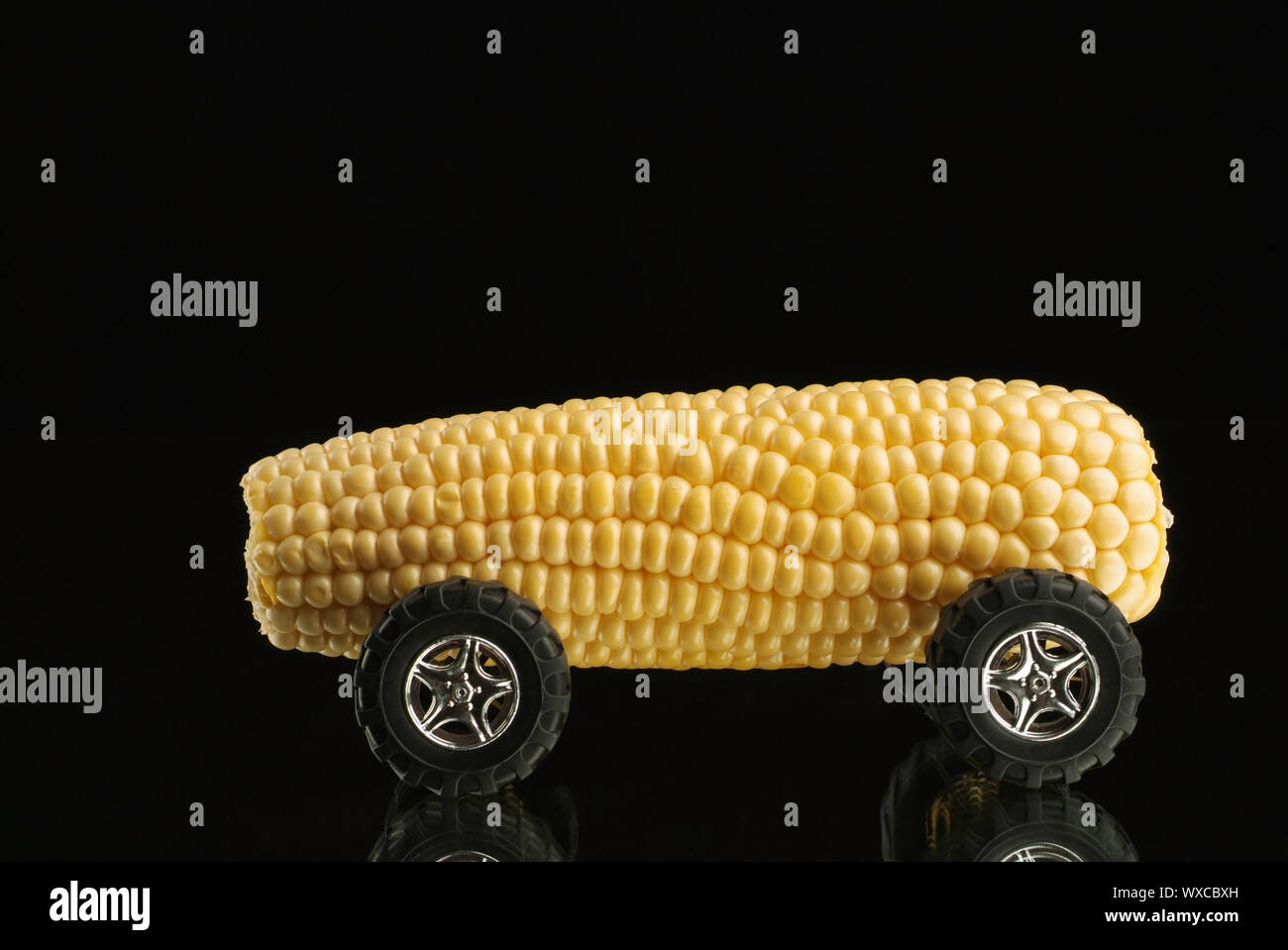 Reflective corn hi-res stock photography and images - Alamy