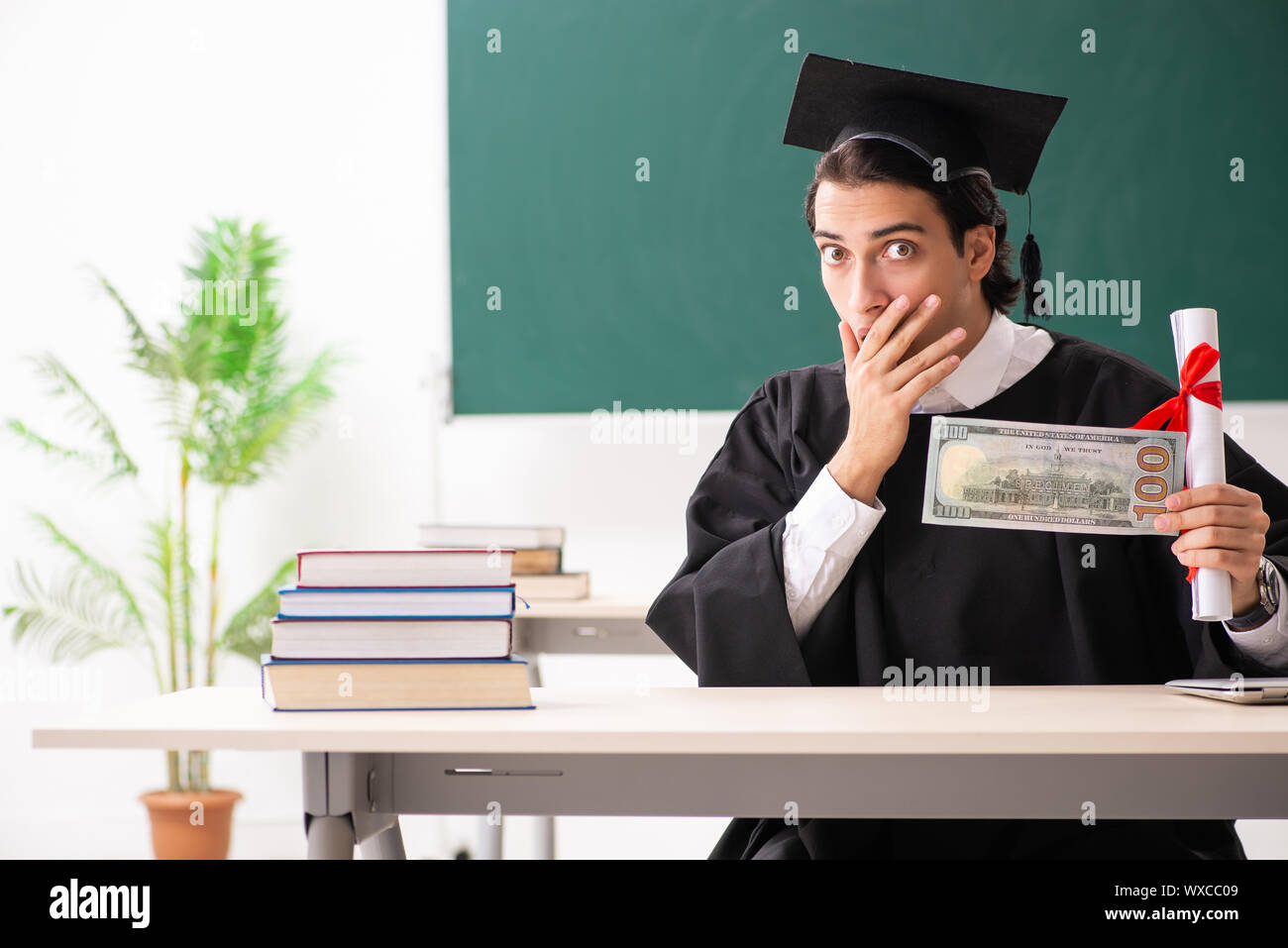 Mba graduate money hi-res stock photography and images - Alamy
