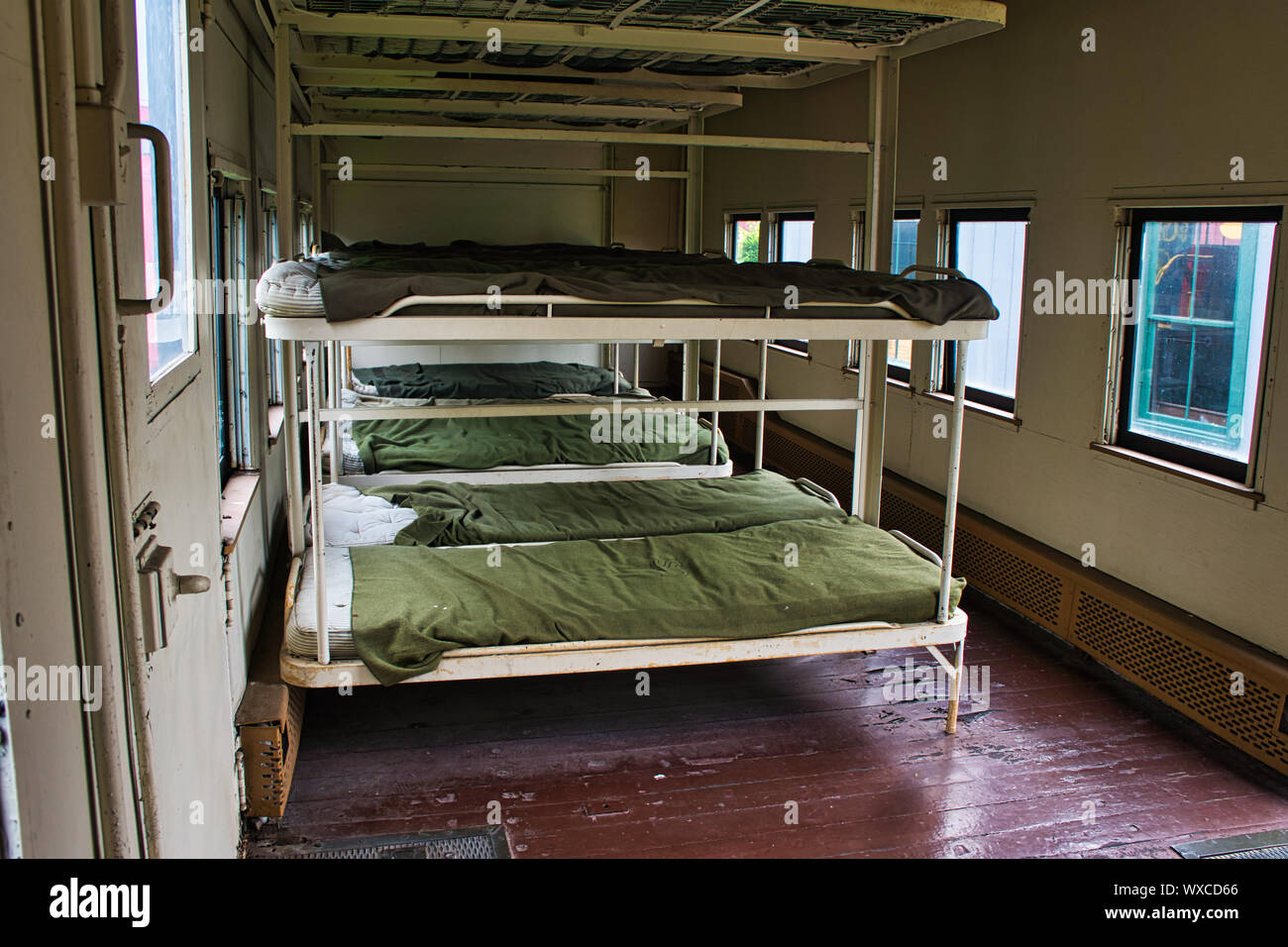 Sleeping car pullman hi-res stock photography and images - Alamy