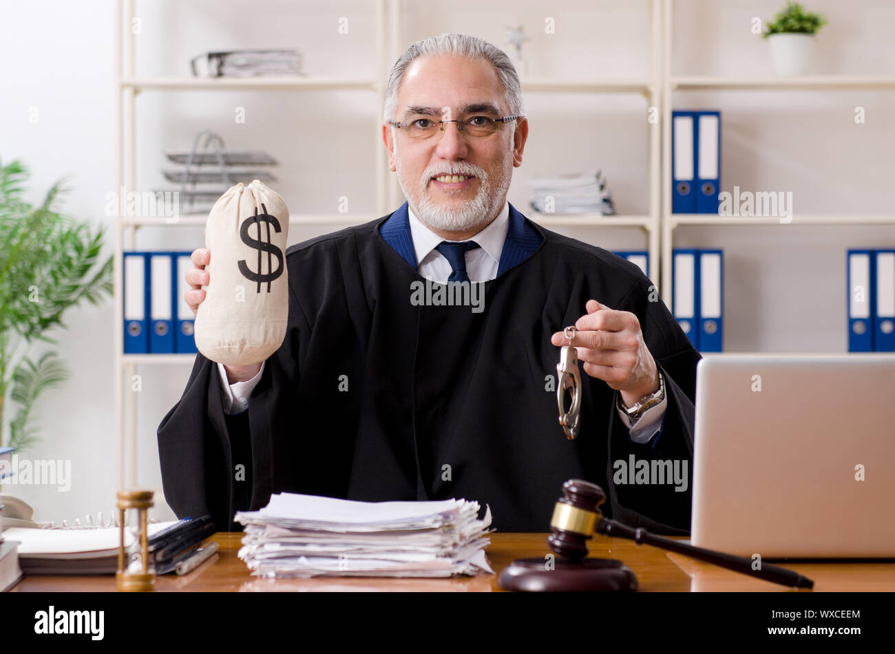 Aged lawyer working in the courthouse Stock Photo - Alamy