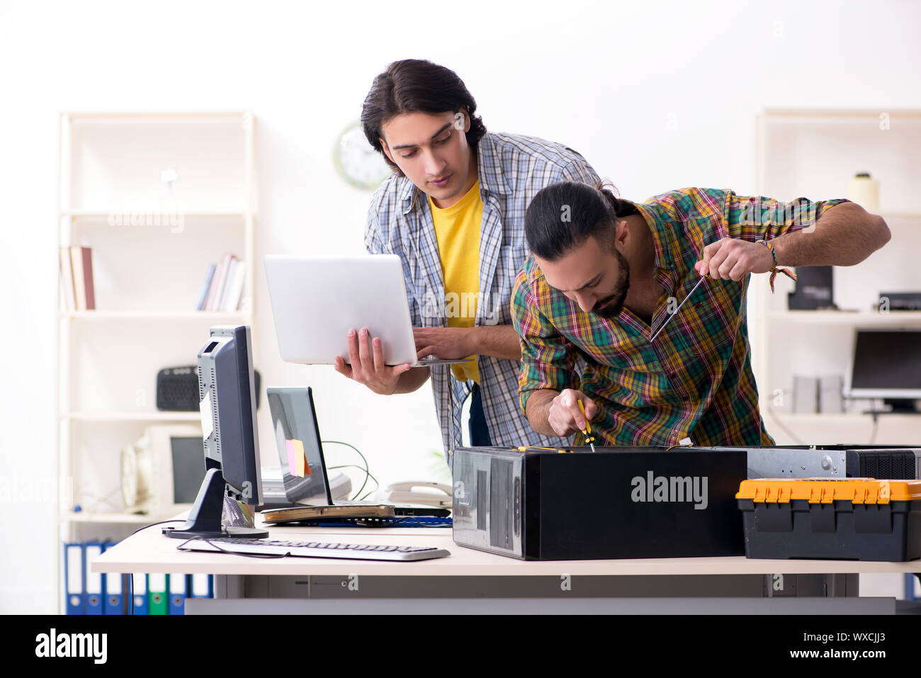 IT engineers working on hardware issue Stock Photo - Alamy