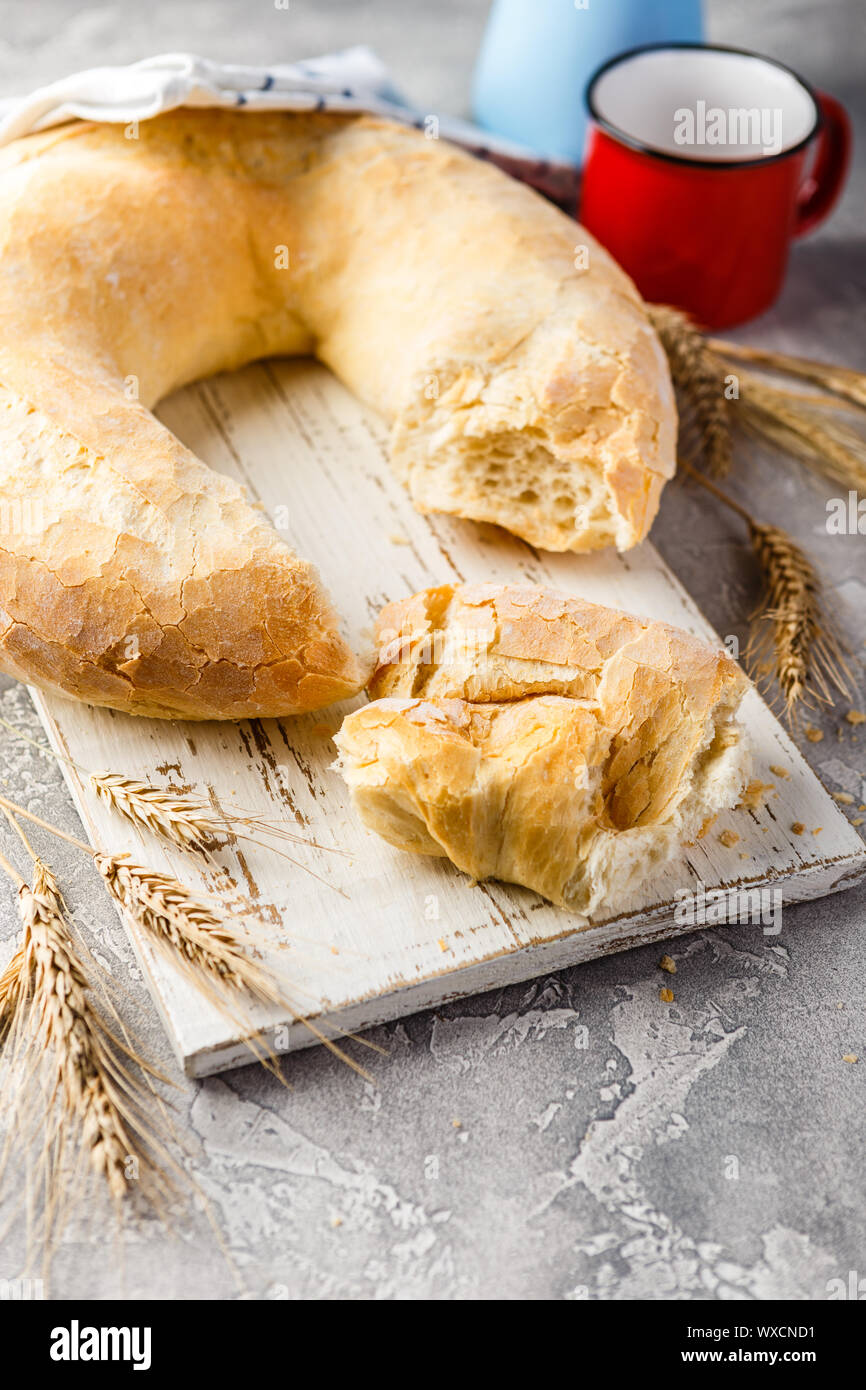 Round loaf of wheat bread Stock Photo - Alamy
