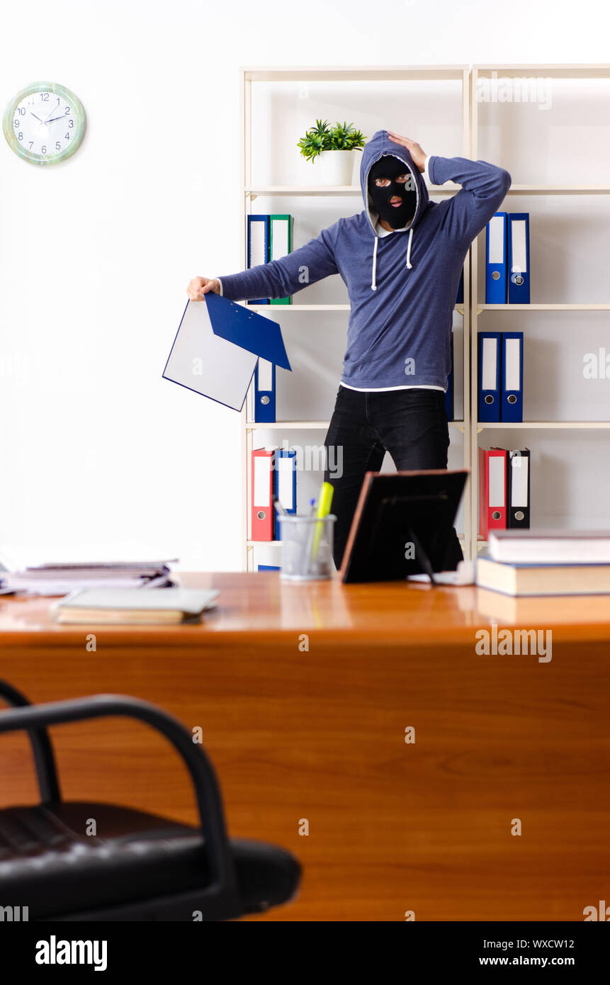 Identity thief papers hi-res stock photography and images - Alamy